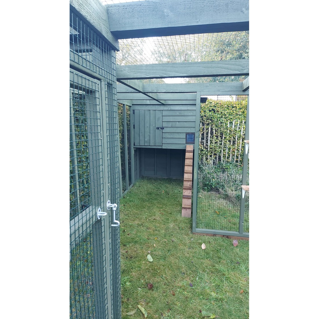 Freestanding Bespoke Green Sleeping Box Enclosure