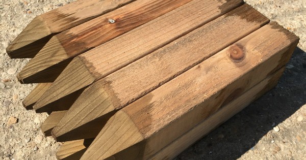 20 PACK OF 2 INCH X 2FT WOOD SQUARE SITE PEGS LANDSCAPING GARDEN 2X2 ...